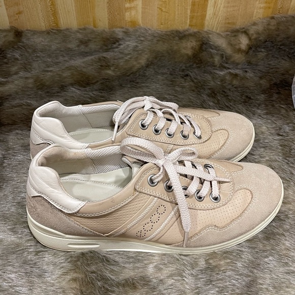 Ecco | Shoes | Ecco Mobile Ii Leather Y2k Sneakers Women Beige Shoes ...